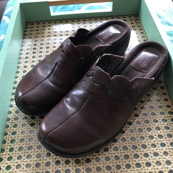 Clarks | Shoes | Womens Clark Clogs In Size 8 In Deep Brown Color ...
